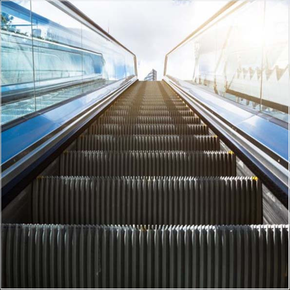 Target Normas: Como melhorar a segurança de escadas esteiras